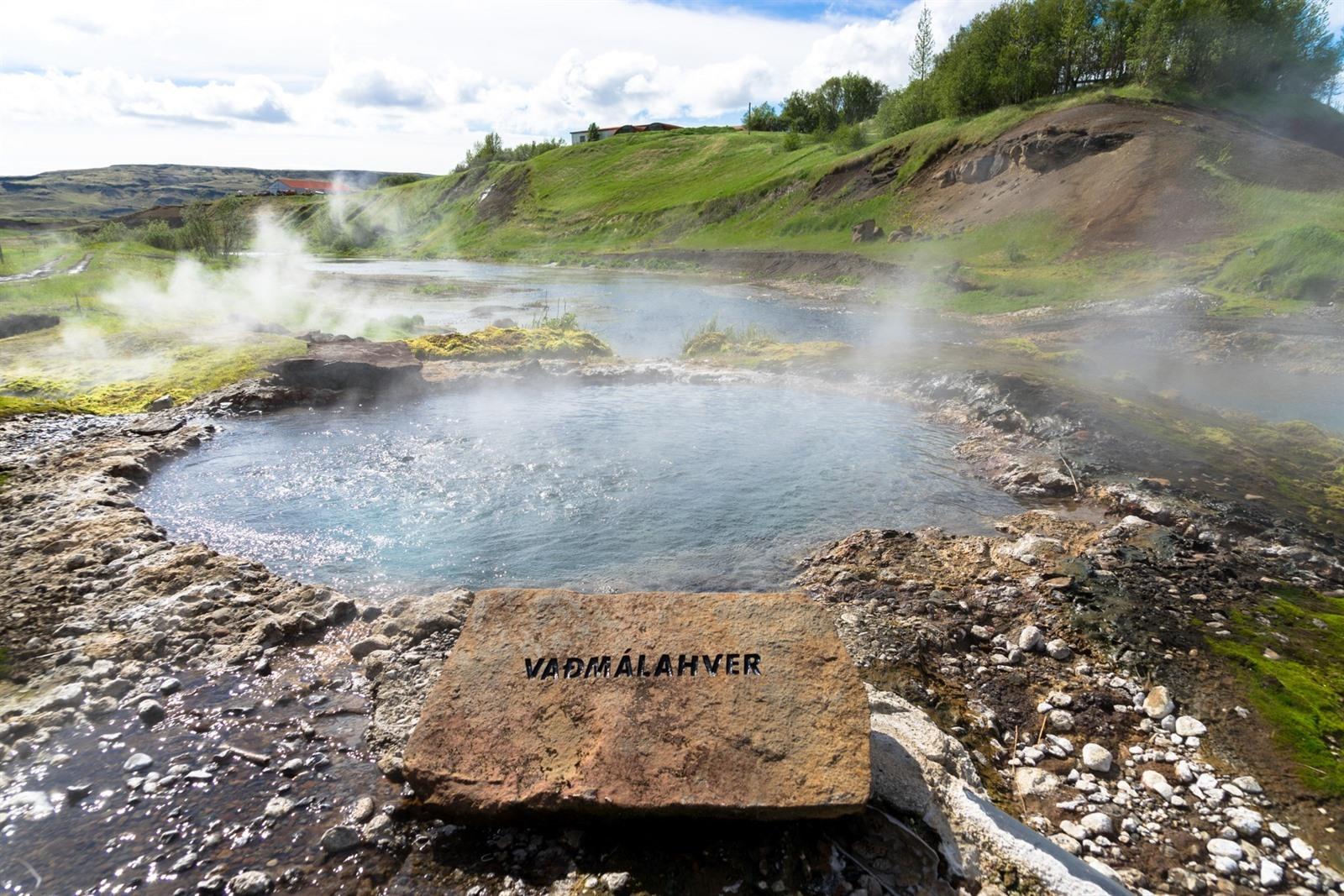 The Golden Circle in Iceland! all information, tours + hidden spots!